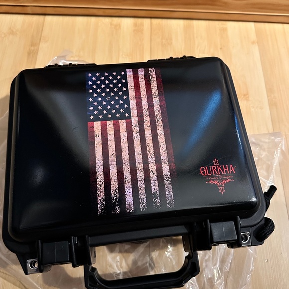 Gurkha Cigar | Other | Gurkha American Flag Travel Humidor Case Brand ...